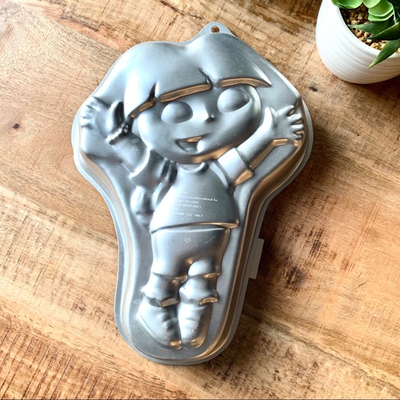 Wilton | Kitchen | Wilton Dora The Explorer Cake Pan Nickelodeon | Poshmark